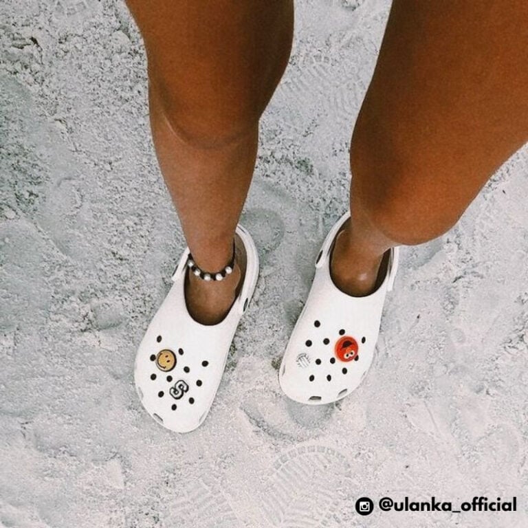 13 Trendy Summer Crocs Looks for Women Over 30