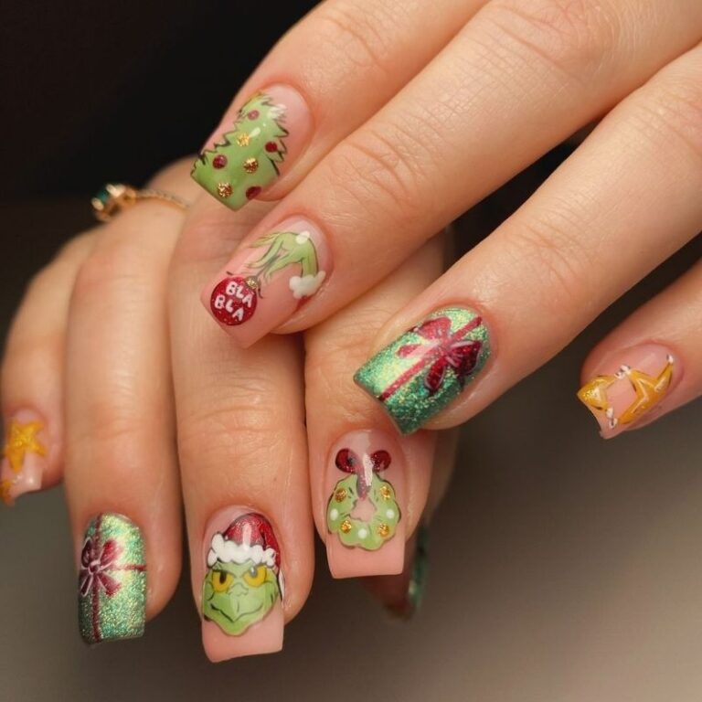 Christmas Nail Designs: 23 Ideas for a Festive Look
