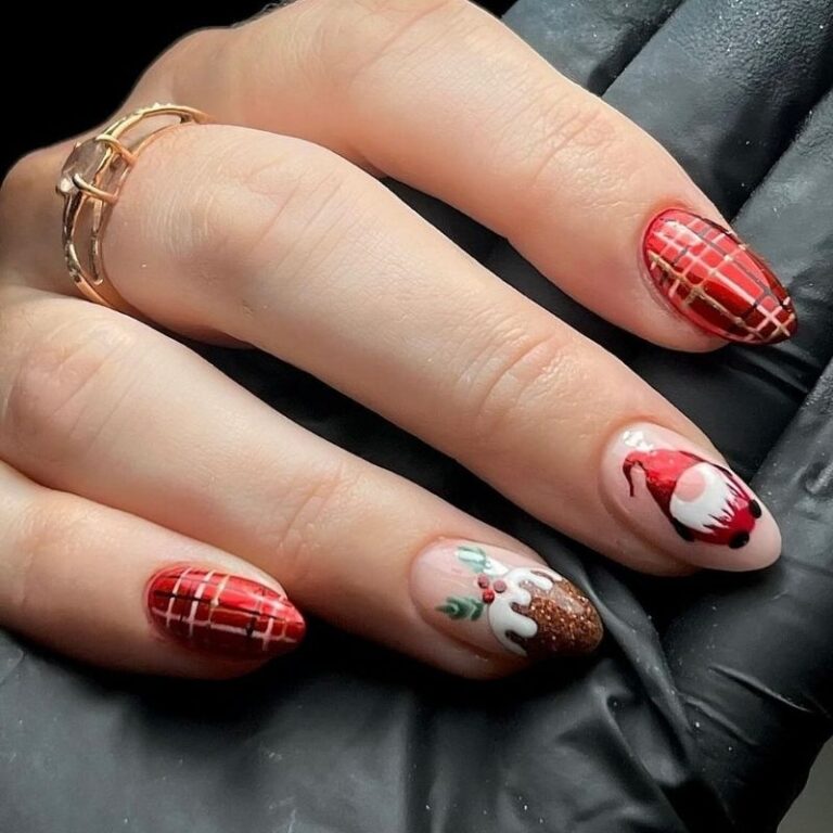Christmas Nail Designs: 23 Ideas for a Festive Look