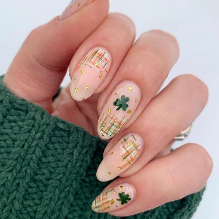 25 Adorable Shamrock Nail Designs